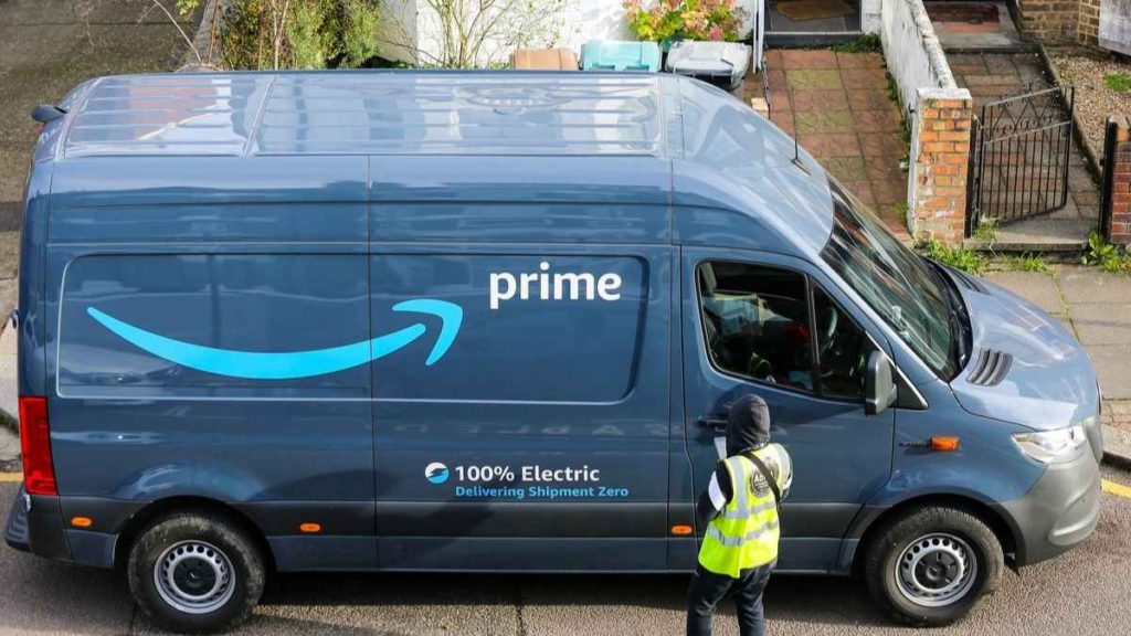 Amazon installs AI Cameras in UK delivery vehicles - Analytics Drift
